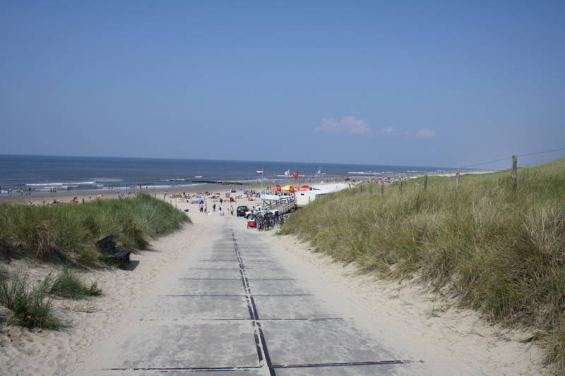 Slapen op het strand: mag dat in Nederland? - LekkerNaarZee